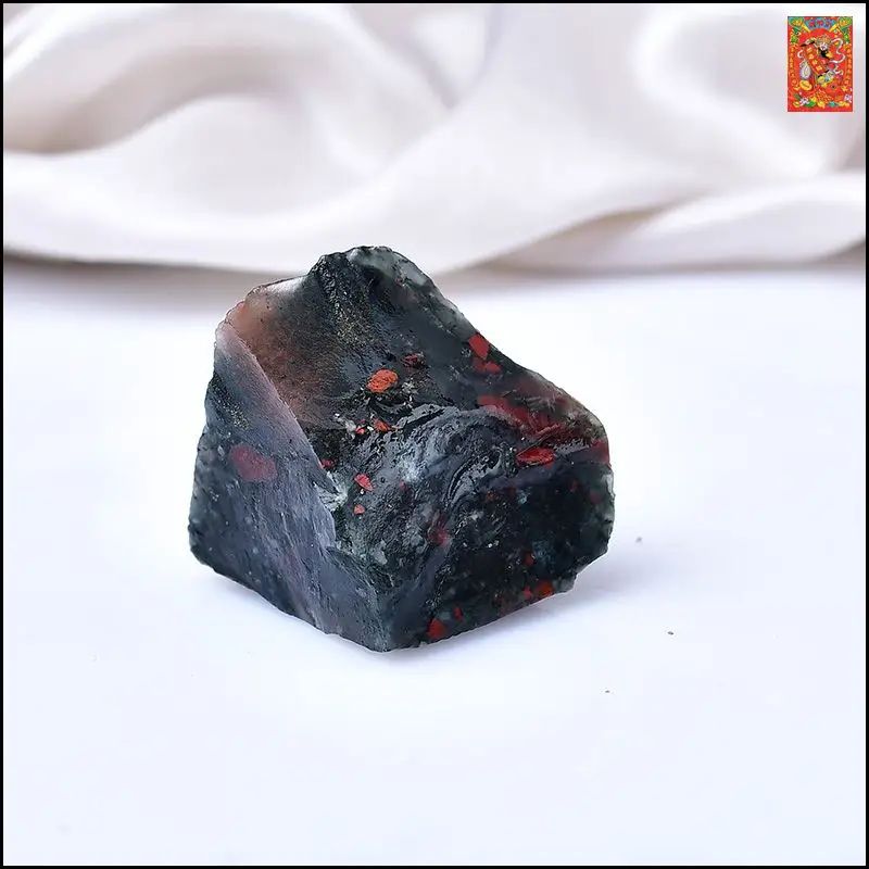 Натуральный камень, африканский кровавик, необработанный, размер: 3-5 см, 20-40 г, 1 шт