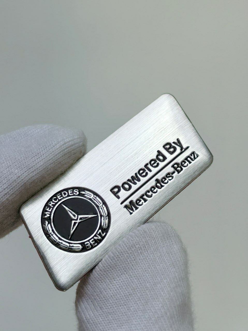 Алюминиевая наклейка 35*16 мм. Mercedes Powered by эмблема наклейка на авто Мерседес 1 шт.