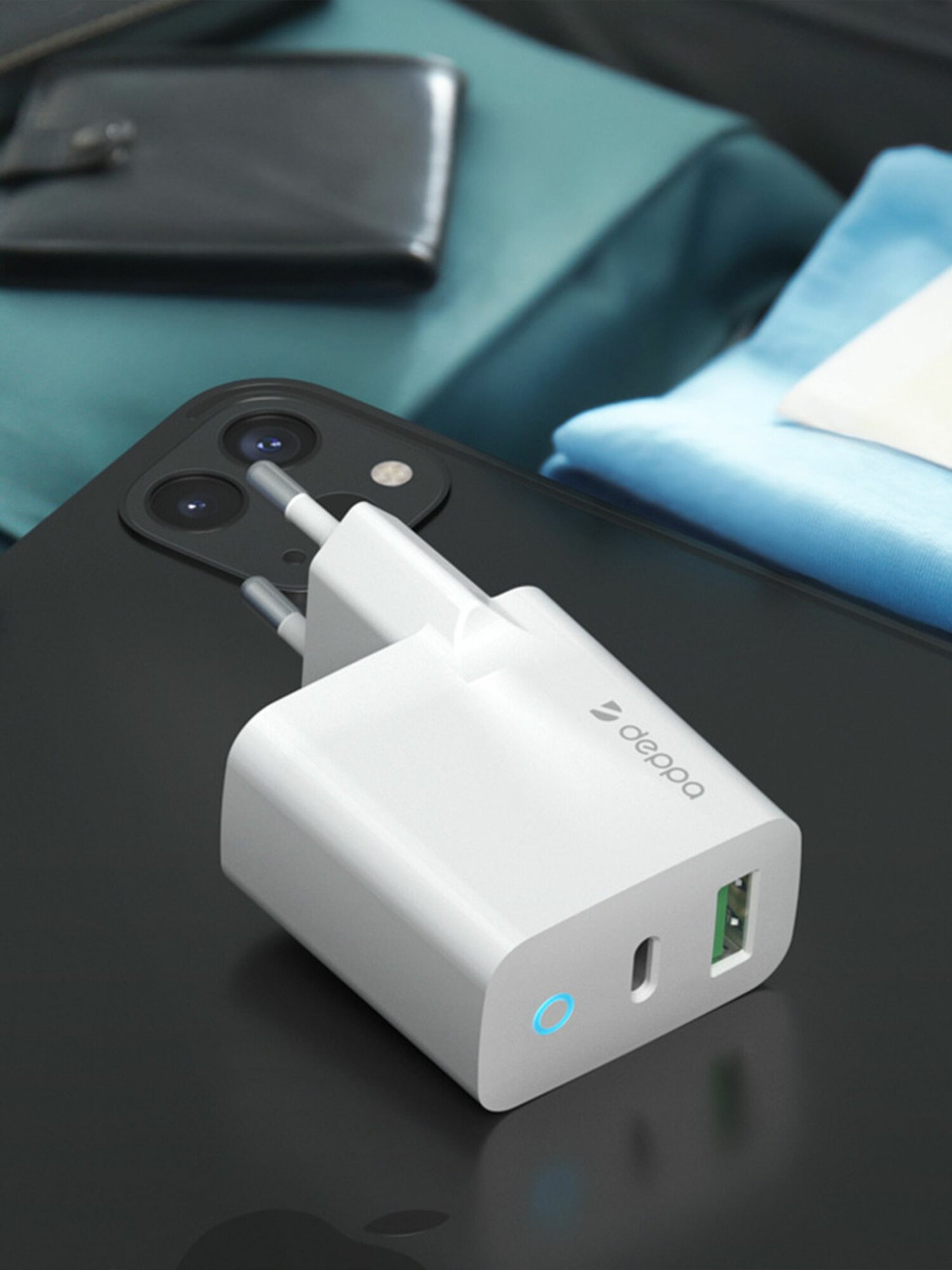 Зарядка USB-C + USB-A, Сетевое зарядное устройство USB + Type-C, быстрая зарядка Power Delevery и QuickCharge 3.0, белый, индикатор,20Вт
