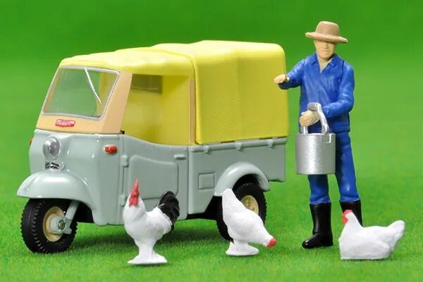 Tomytec TLV 1:64 LV-143d Daihatsu Midget (Yellow-green/Beige) with figure Коллекционная машинка