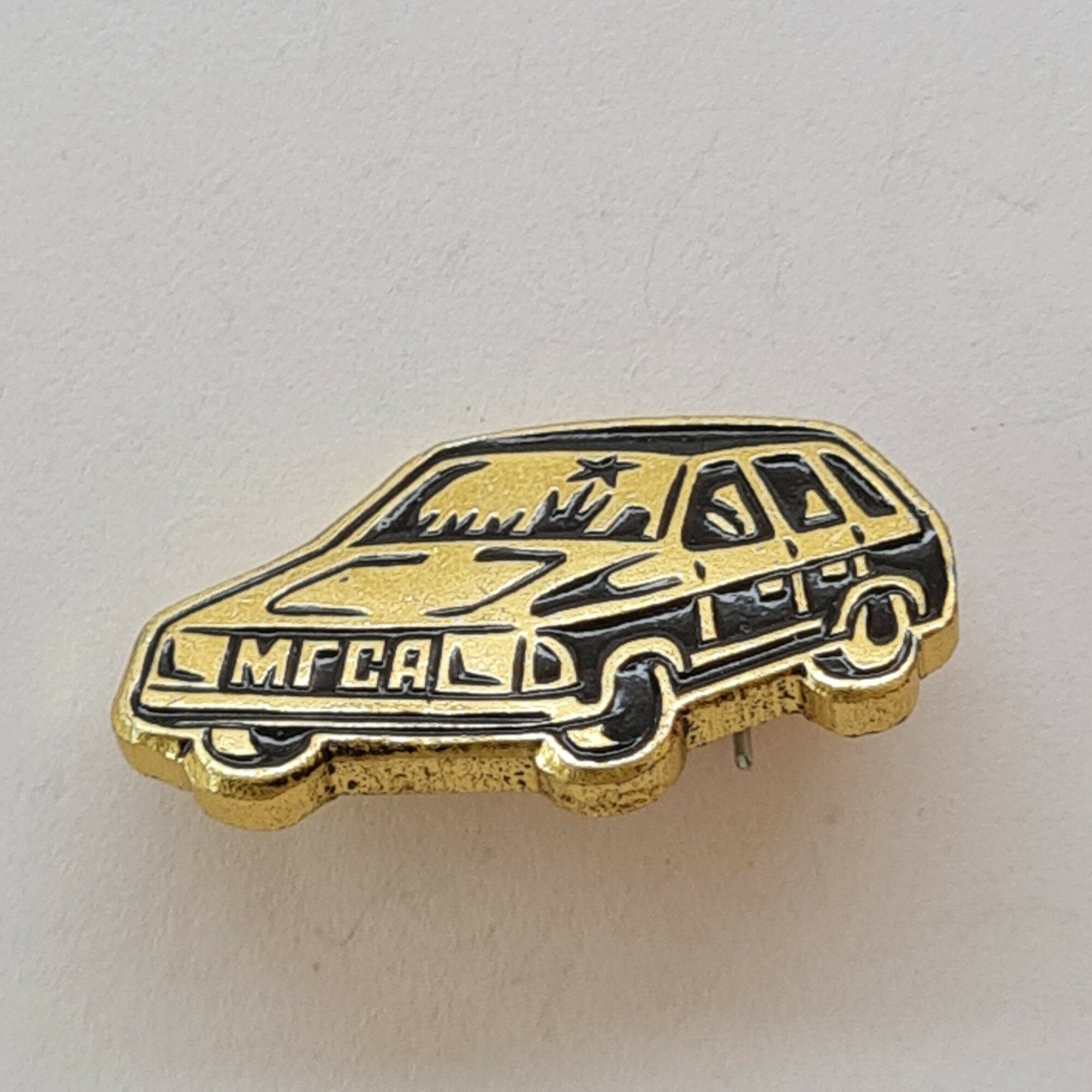 Значок СССР. Автомобиль Москвич, легковая техника. Винтажный значек.