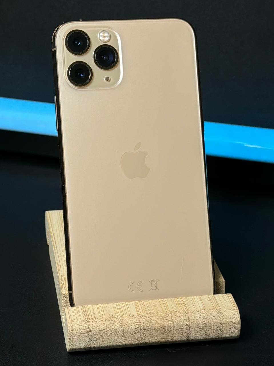 Смартфон Apple iPhone 11 Pro, 64 ГБ, nano-SIM + eSIM, золотой
