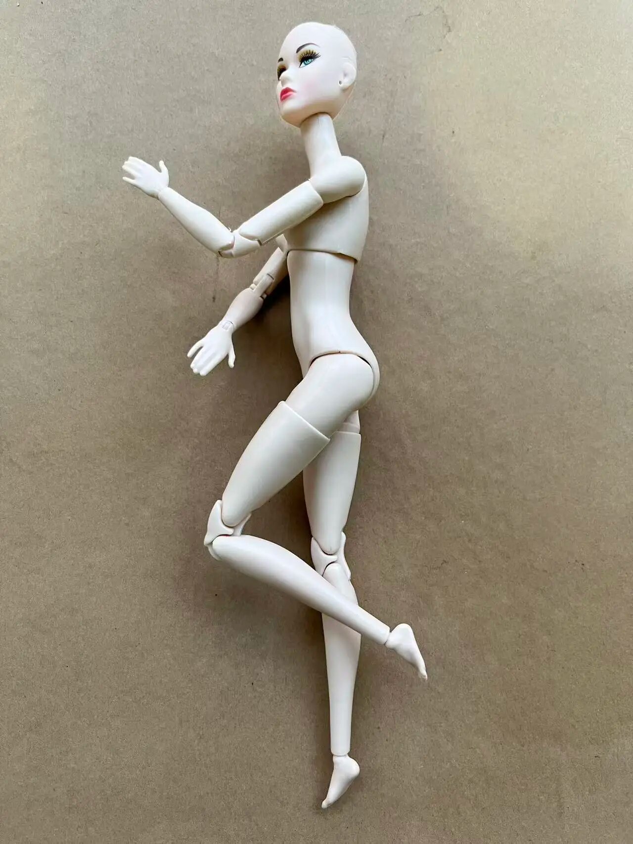 Коллекционная фигурка куклы Poppy Parker 1/6 с макияжем, бежевым супербелым кофейным телом и тонкой фигурой для йоги