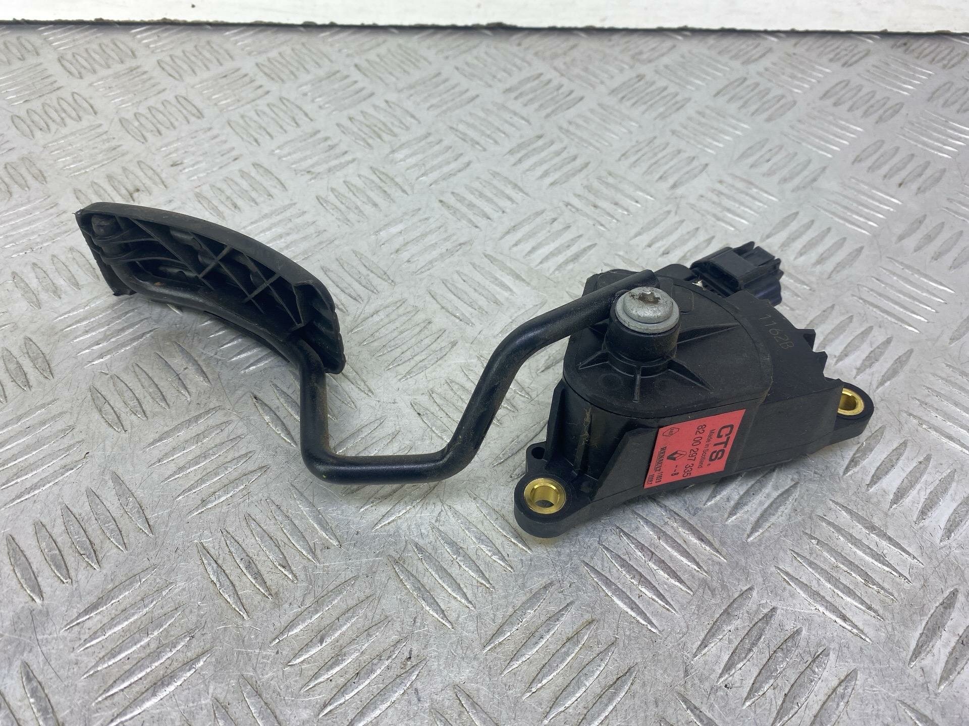 Педаль газа Renault Clio 3 рест. 2012 8200297335