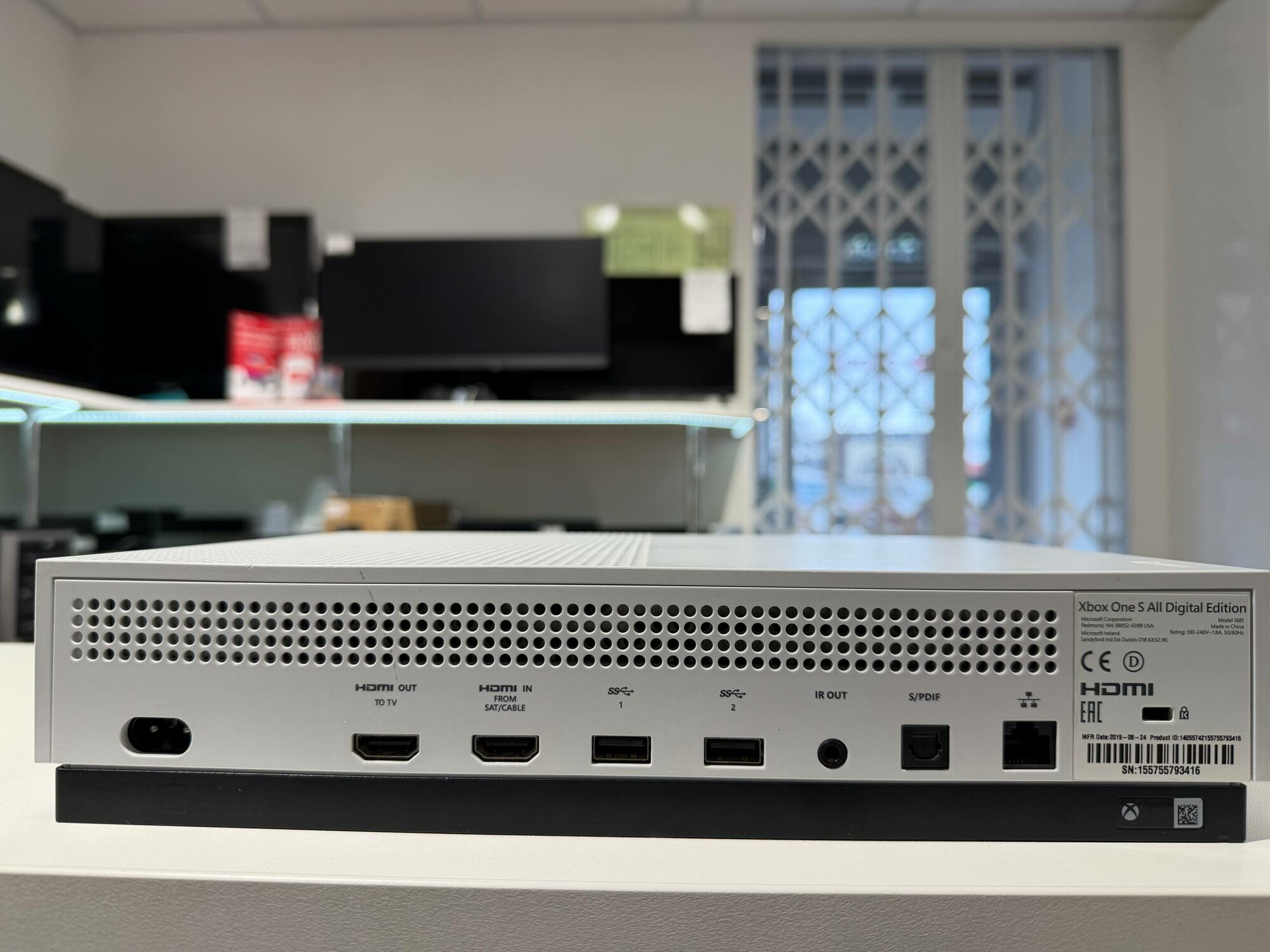 Игровая приставка XBOX One S 1 Tb Digital Edittion — фото 1