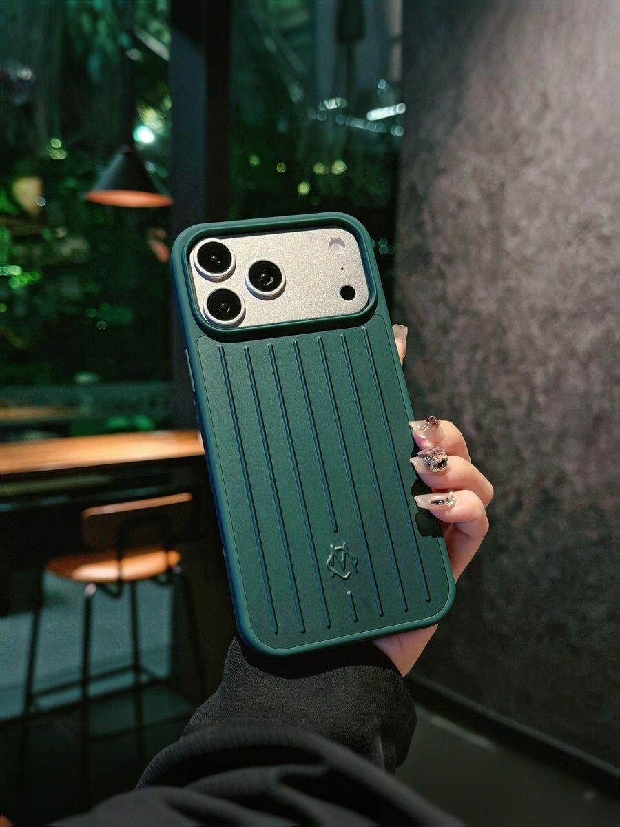 Чехол Flare RIMOWA для iPhone 17 Pro, зелёный (лесной), ПК + ТПУ, 1,4 см, 44 г, противоударный, вдохновлён чемоданами