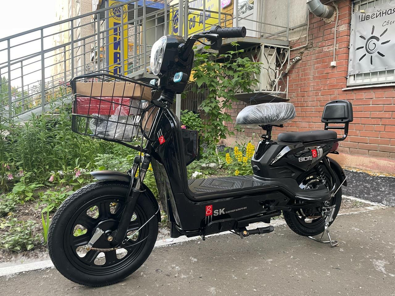 Электро скутер Sk8 600вт 16 колеса (на моторе 240вт) литий аккумулятор 48в12ам черный