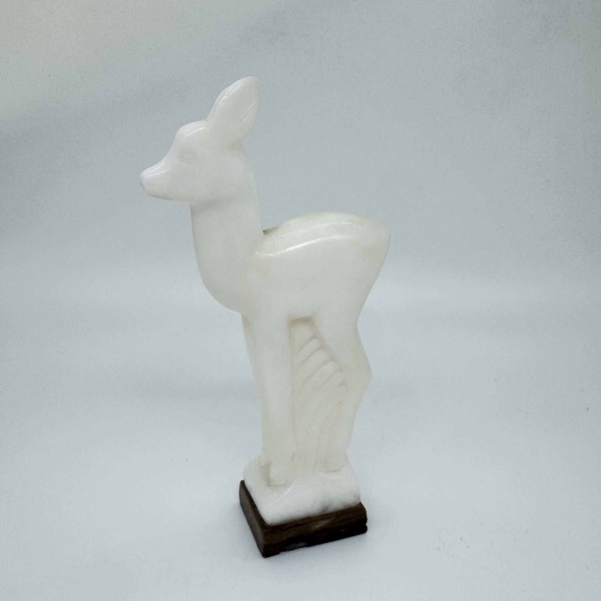 Статуэтка "Олененок" в белом цвете, поделочный камень, СССР, 1970-1990 гг.