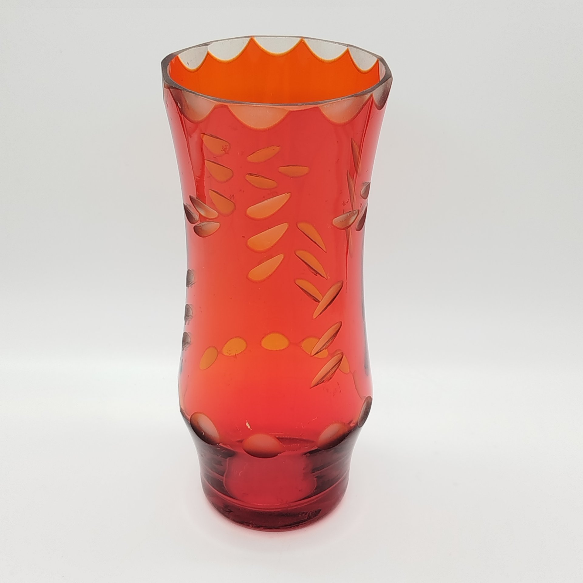 Ваза рубинового оттенка, стекло, нацвет, резьба, СССР, 1970-1990 гг.