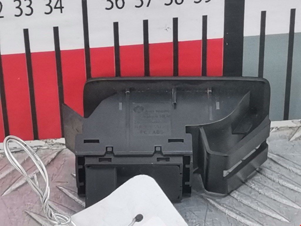 Кнопка открытия лючка бензобака / 1886316 1F0959527 1T0959833AREH для Volkswagen Touran 1 (с пробегом)