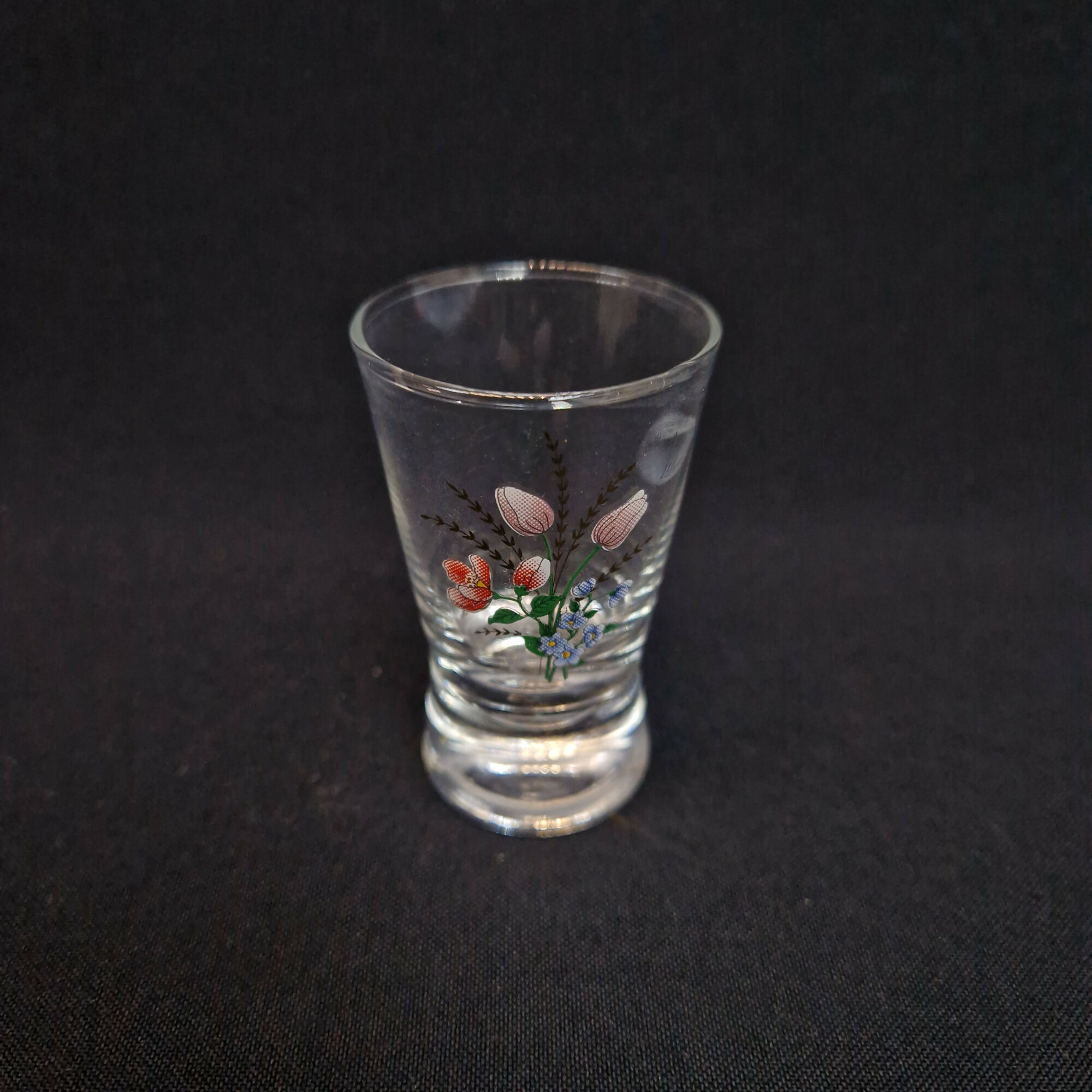 Стопка винтажная, СССР. Стекло, с цветочным рисунком, для крепких напитков