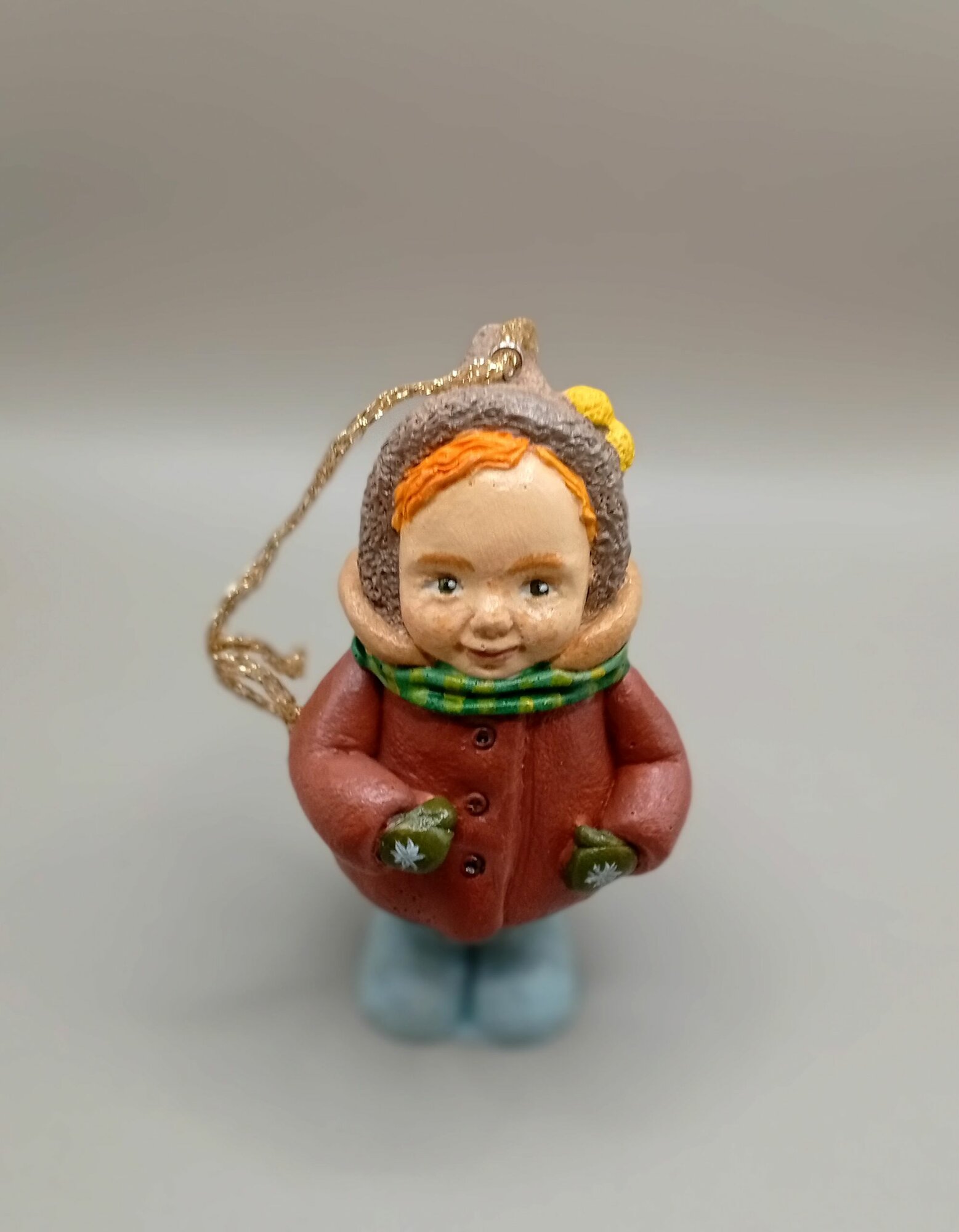Елочная игрушка "Девочка в пальто", гипс, ручная роспись