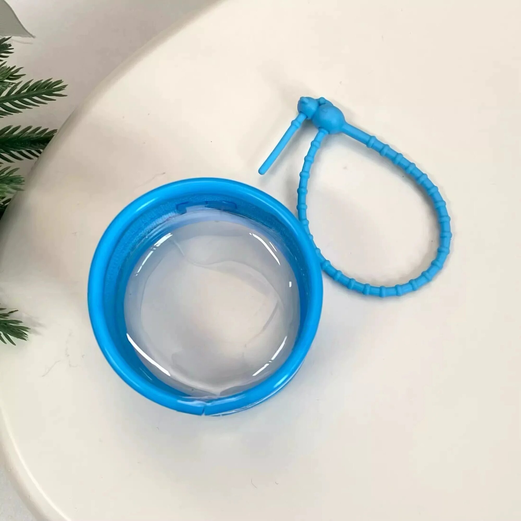 Сумка-брелок Miniso x Jennie, круглая, 6 см, с защитным чехлом, плюшевым подвесом, для прогулок, для детей [Синий]