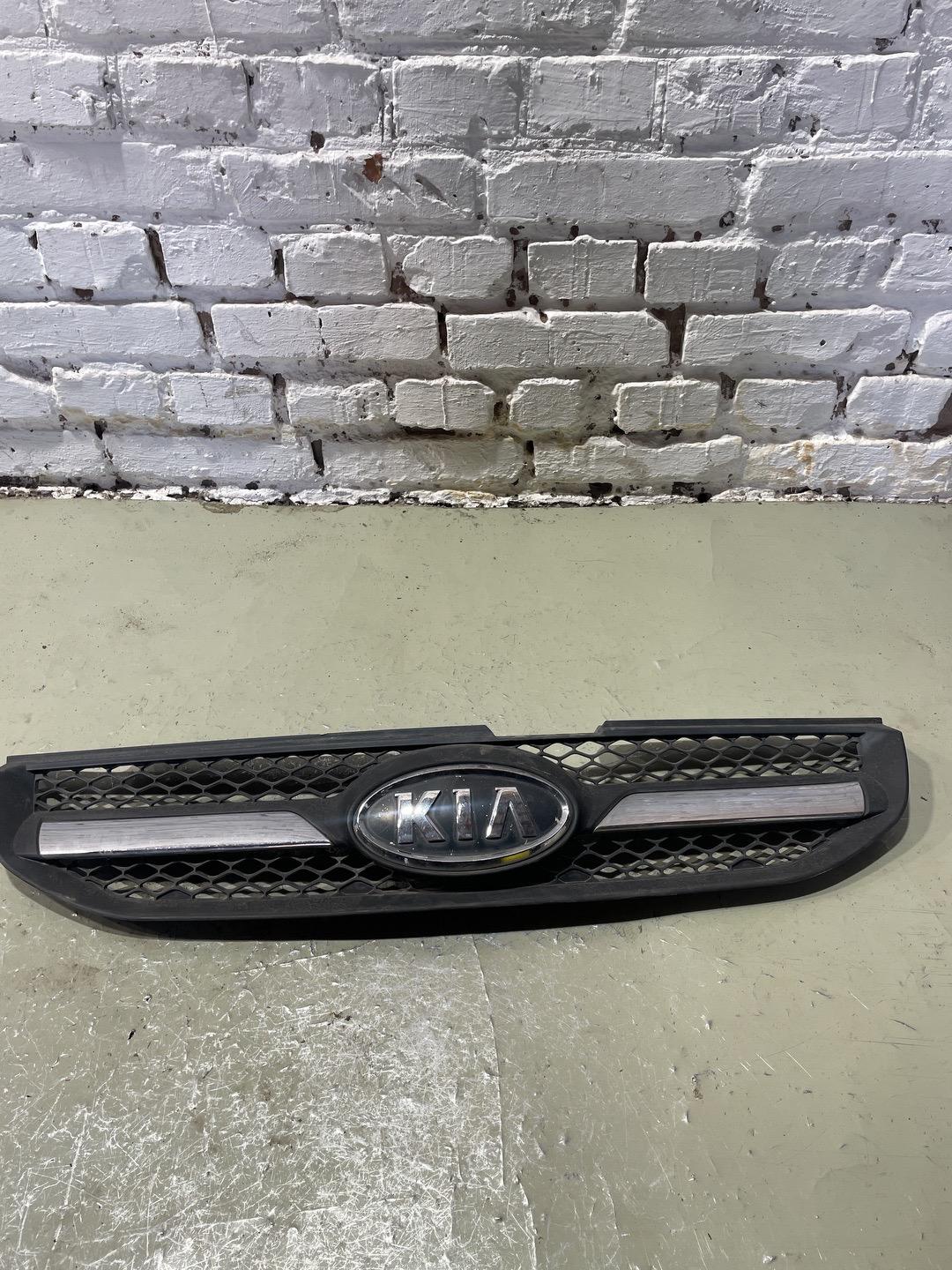 Решетка радиатора Kia Sportage 2 (2004 - 2008) 863501F500
