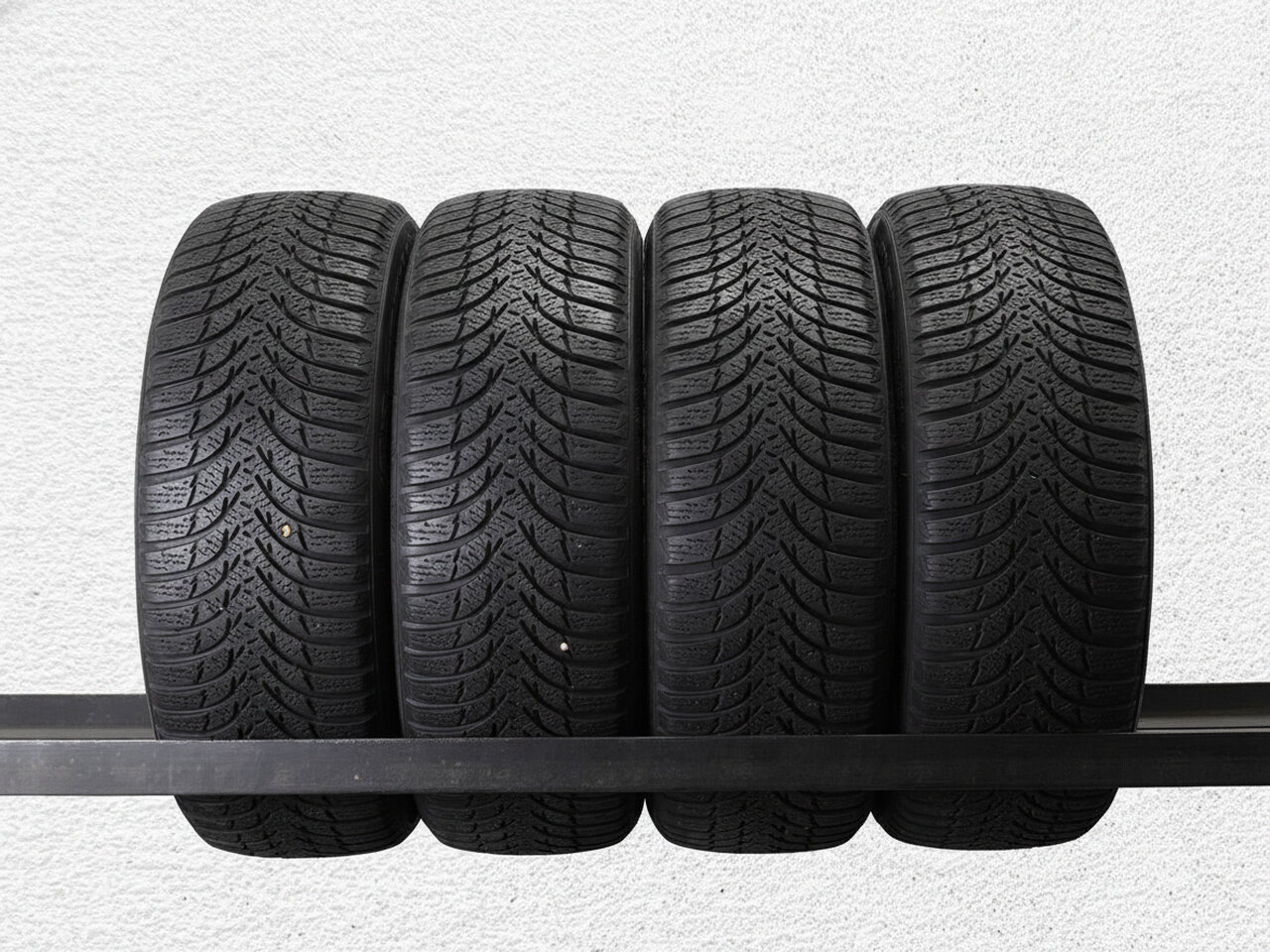 Зимние шины нешипованные Kumho Winter Craft WP51 205/55 R16 40% износ TSB048613