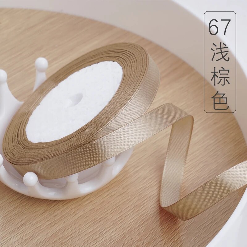 Атласная лента бежевого цвета 22 метра, 1 см