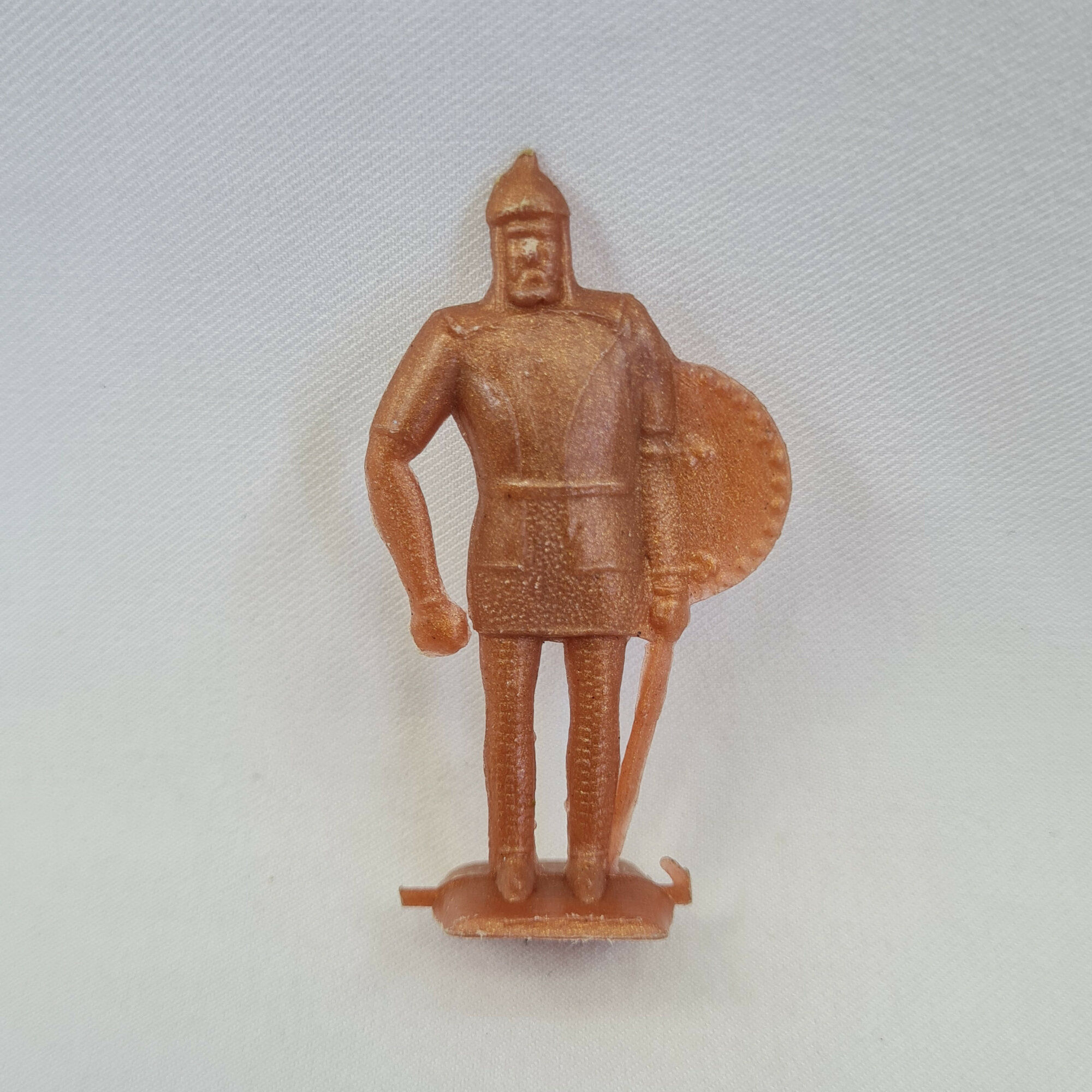 Солдатик винтажный СССР. Фигура воина с мечом, щитом и шлемом на подставке