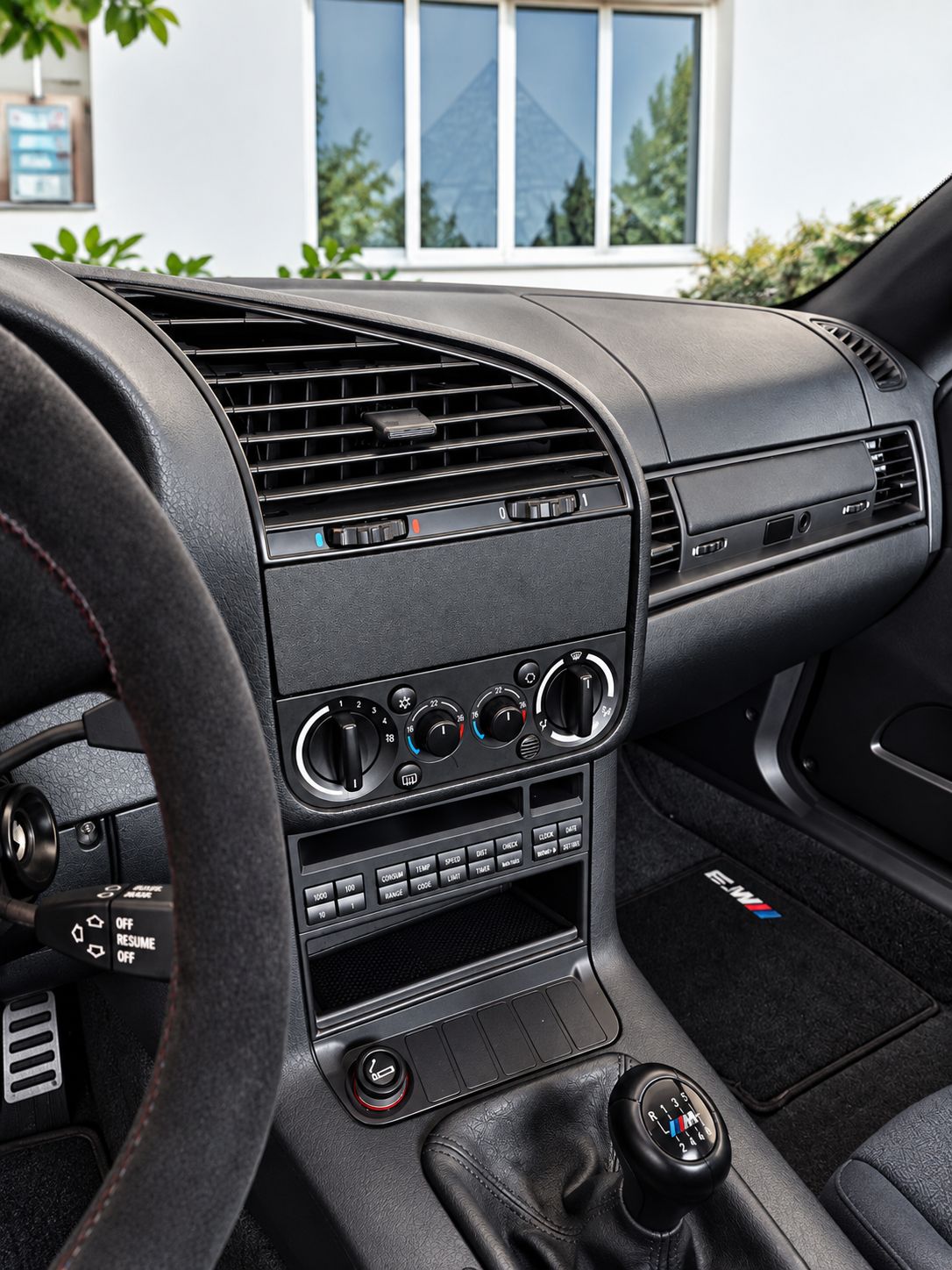 Заглушка магнитолы BMW E36 E34 Z3, декоративная панель в торпедо на место штатной магнитолы 1DIN
