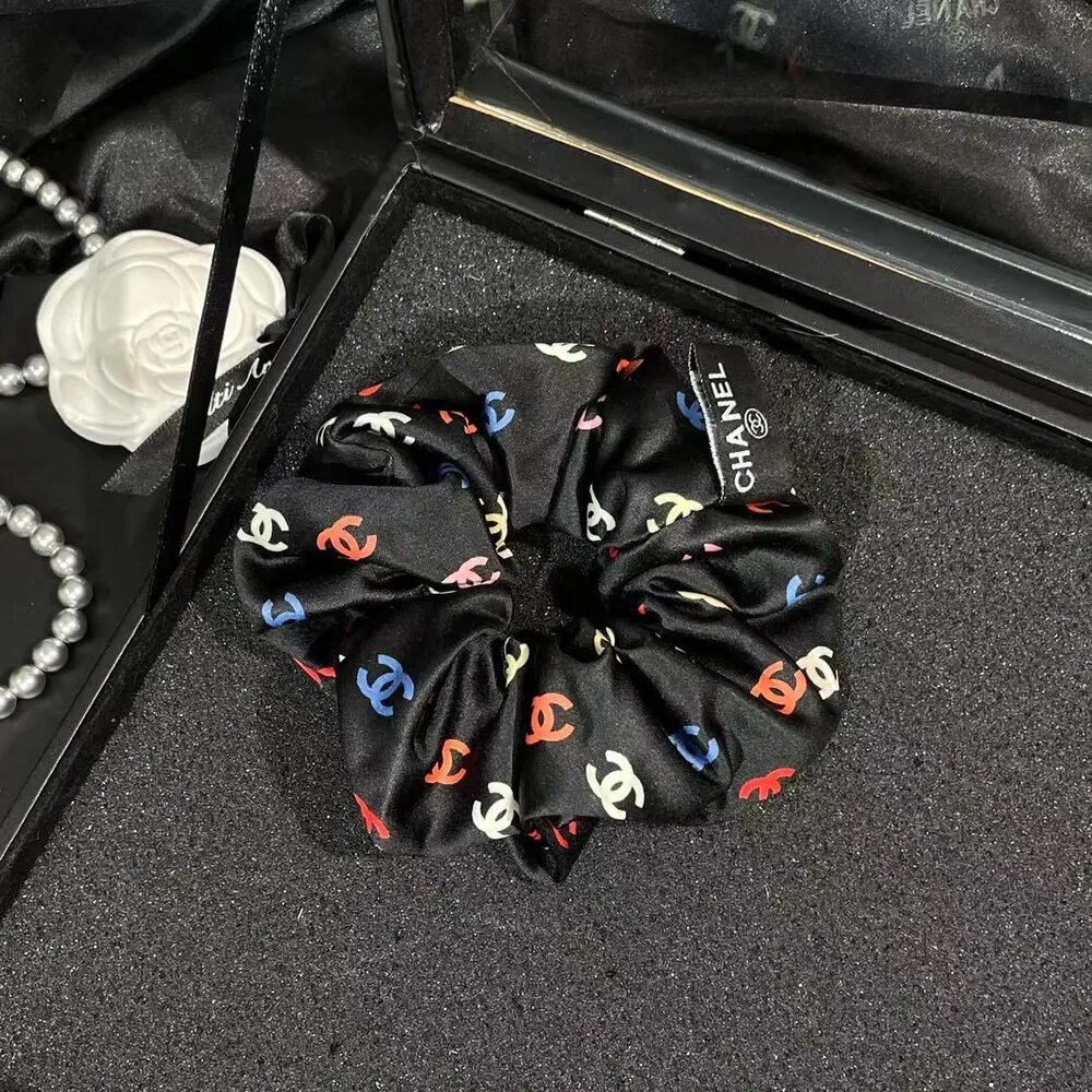 Chanel Резинка для волос 1 шт.