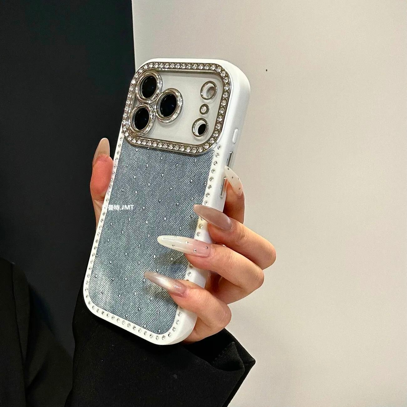 Чехол на iPhone 17 Pro Max со стразами