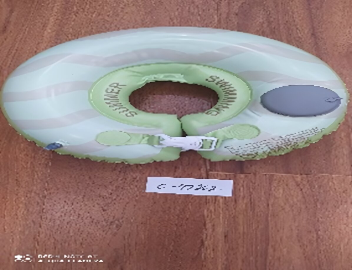 Круг надувной на шею "Summer Swimming" с насосом и замком, для купания младенцев, разноцветный принт