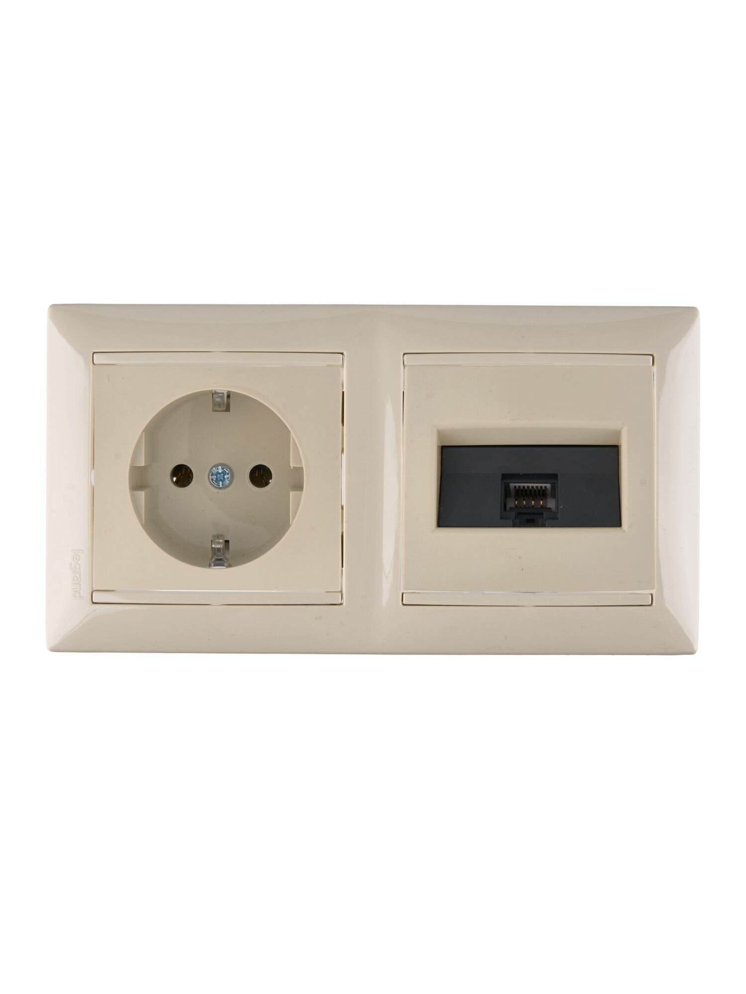 Комплект Legrand VALENA розетка 774320 + интернет RJ45 774138 + рамка 2 поста 774352 слоновая кость для ПК