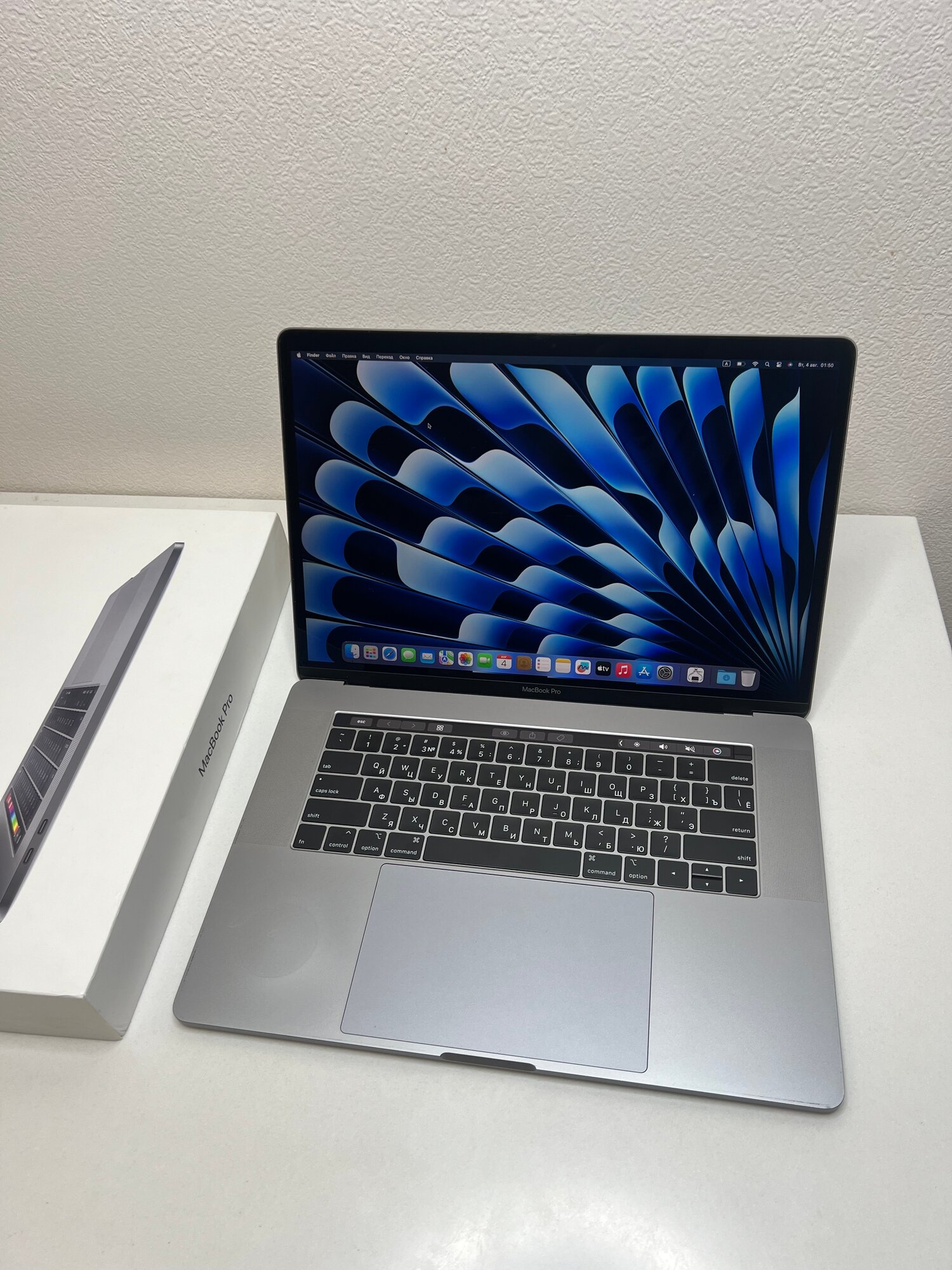 Ноутбук Apple Macbook Pro 15 2019 Touch Bar A1990 Core i9 2.3Ггц x8 ядер / RAM 16Gb / SSD 512Gb