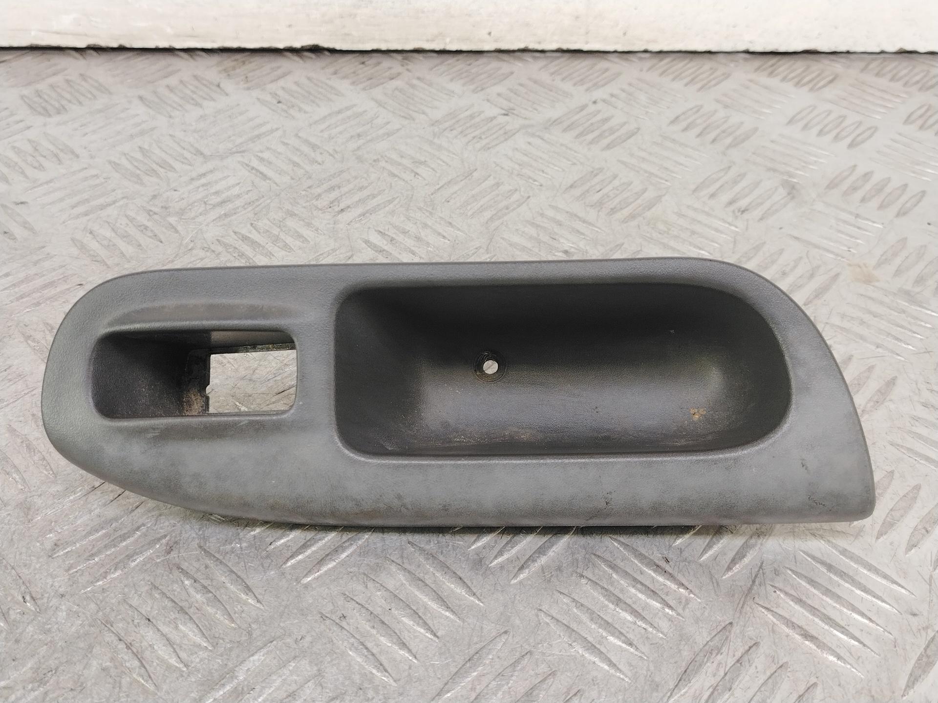 Накладка ручки салона передней правой Renault Scenic 1 рест. 2001 7700431172