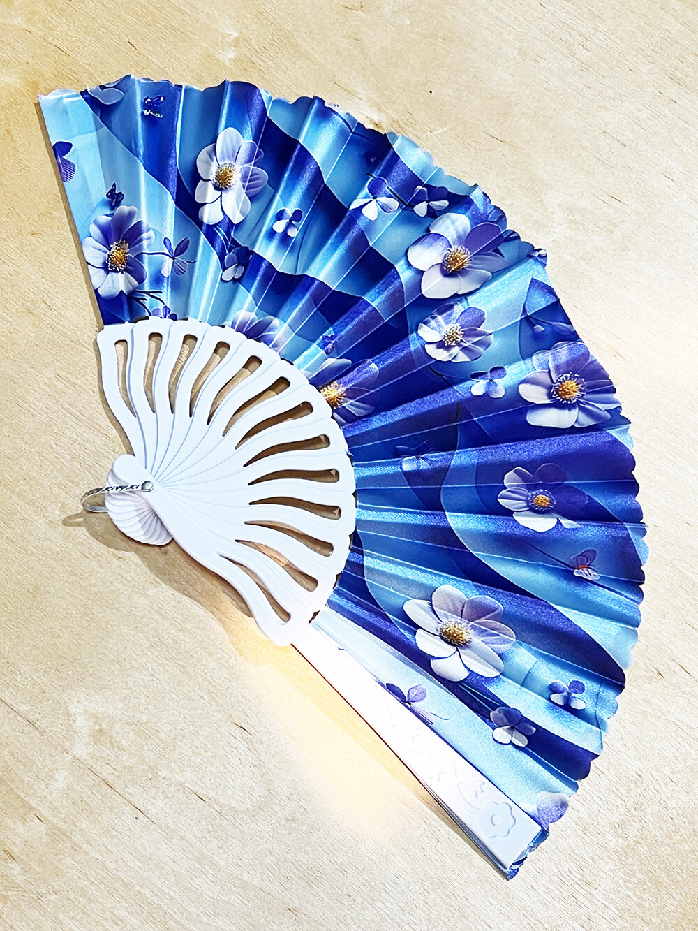 Веер складной с цветами