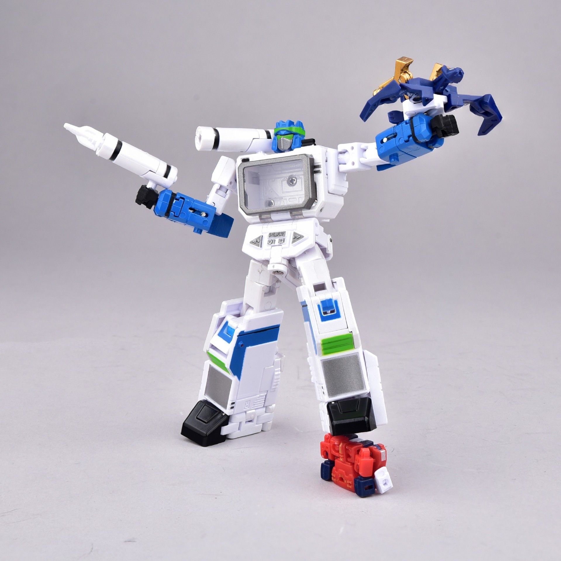 Трансформеры робот, Transformers/white Soundwave(13cm)