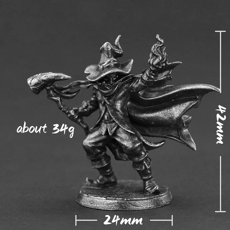 Белая латунная статуэтка солдата Adventurer Guild E