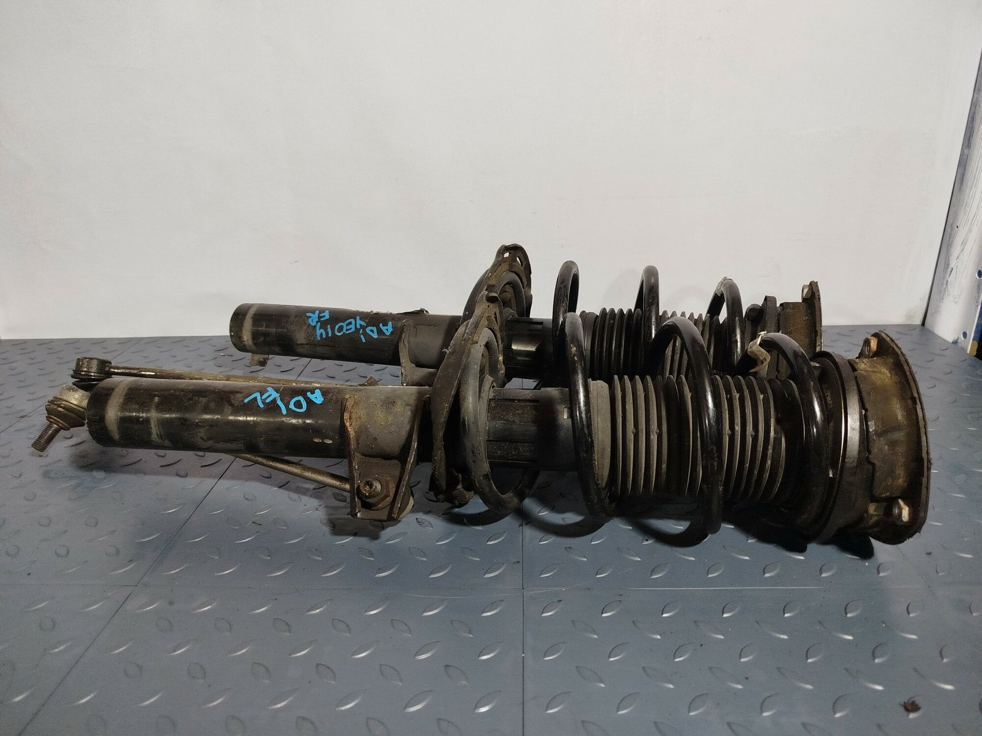 Стойка ходовки Audi Volkswagen Skoda передняя левая правая 5QF413031BL YE014
