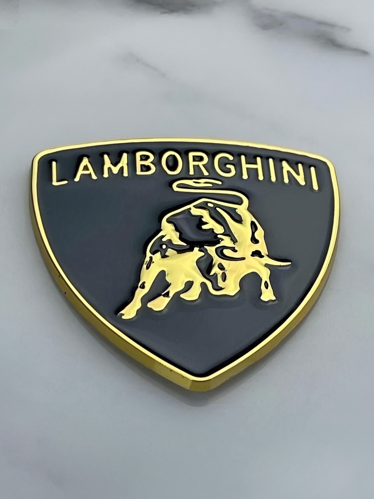 Наклейка шильдик на авто Lamborghini 3D