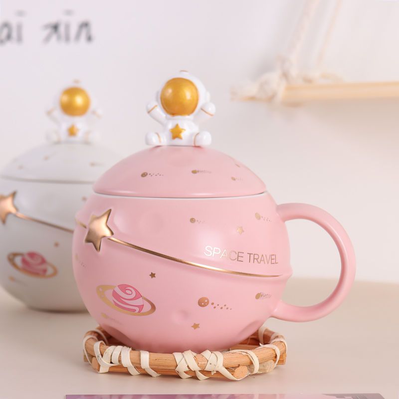 Кружка космонавт керамическая с крышкой для дома и уютный офис