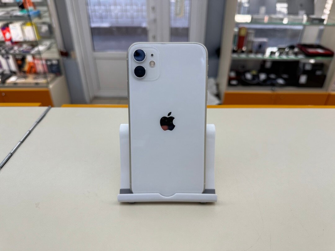 Смартфон Apple iPhone 11, 4GB/128GB, Dual SIM, NFC, iOS, белый б/у уценка