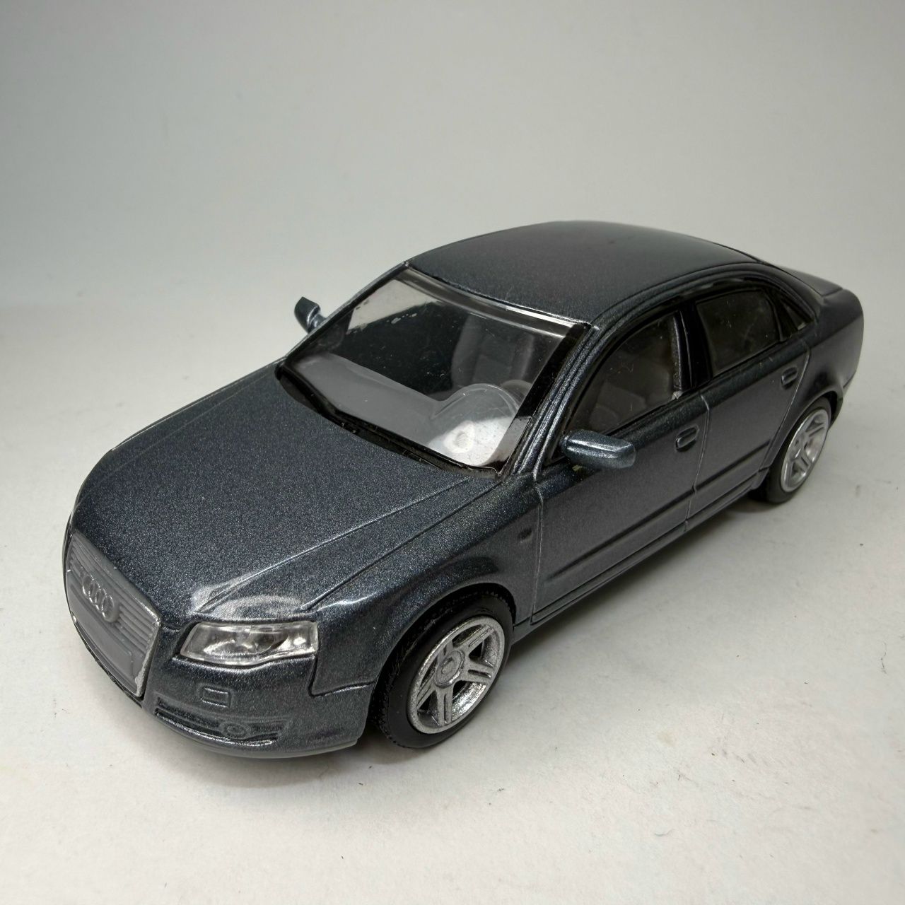 Модель авто Audi A4 B7 New Ray масштаб 1:43 без коробки