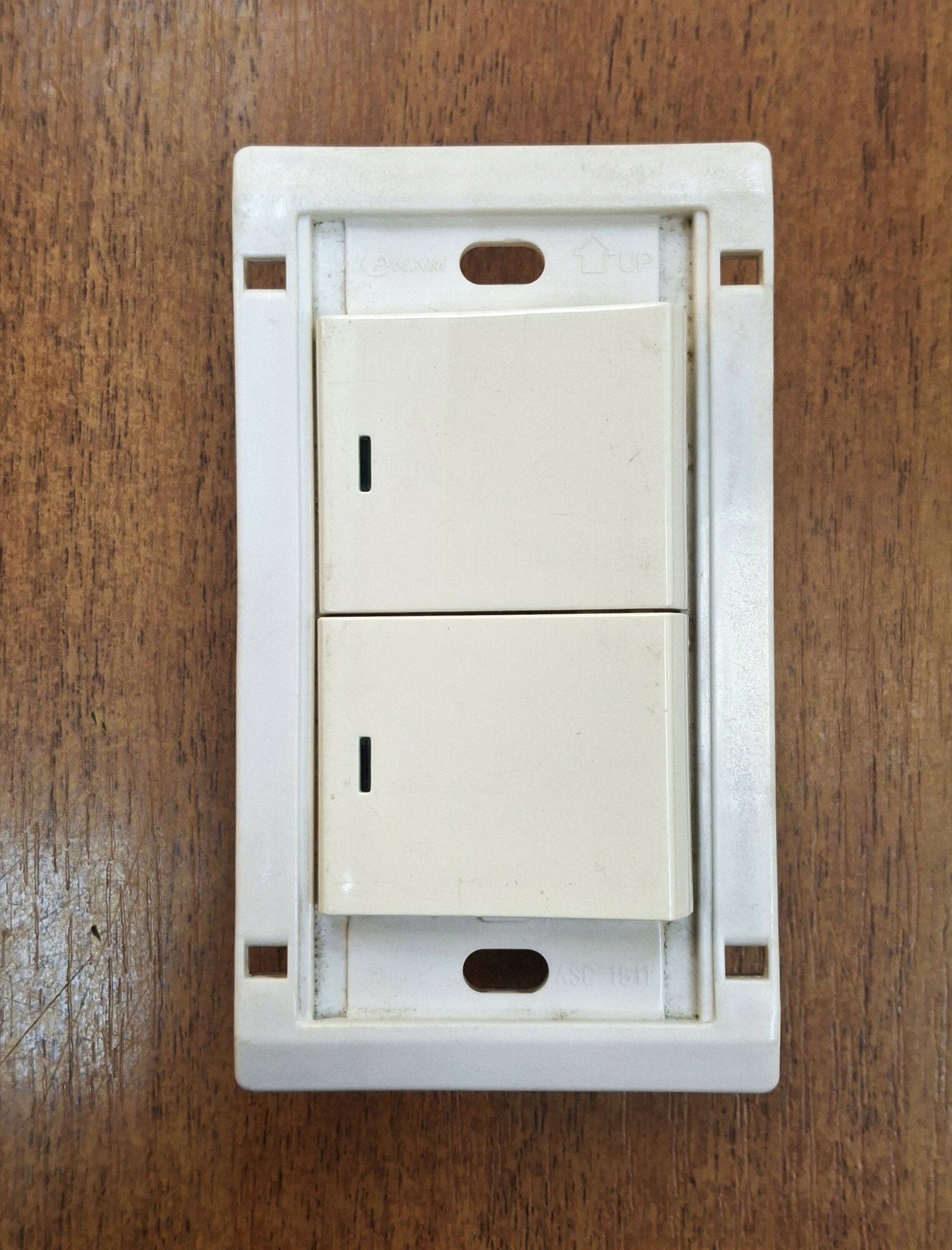ANAM Legrand 70 WIDE переключатель 2-х клавишный с подсветкой кремовый AHW-1323М (без декоративной рамки)