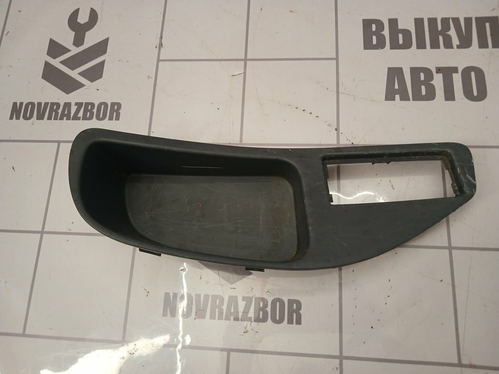 Накладка (кузов внутри) Toyota Estima Lucida Previa 1996-2000