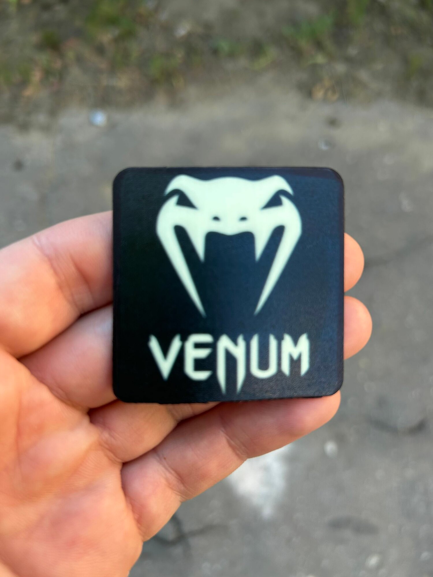 VENUM - Светящиеся шеврон на липучке велкро 5 на 5 см, не стирается, не выцветает, прочный