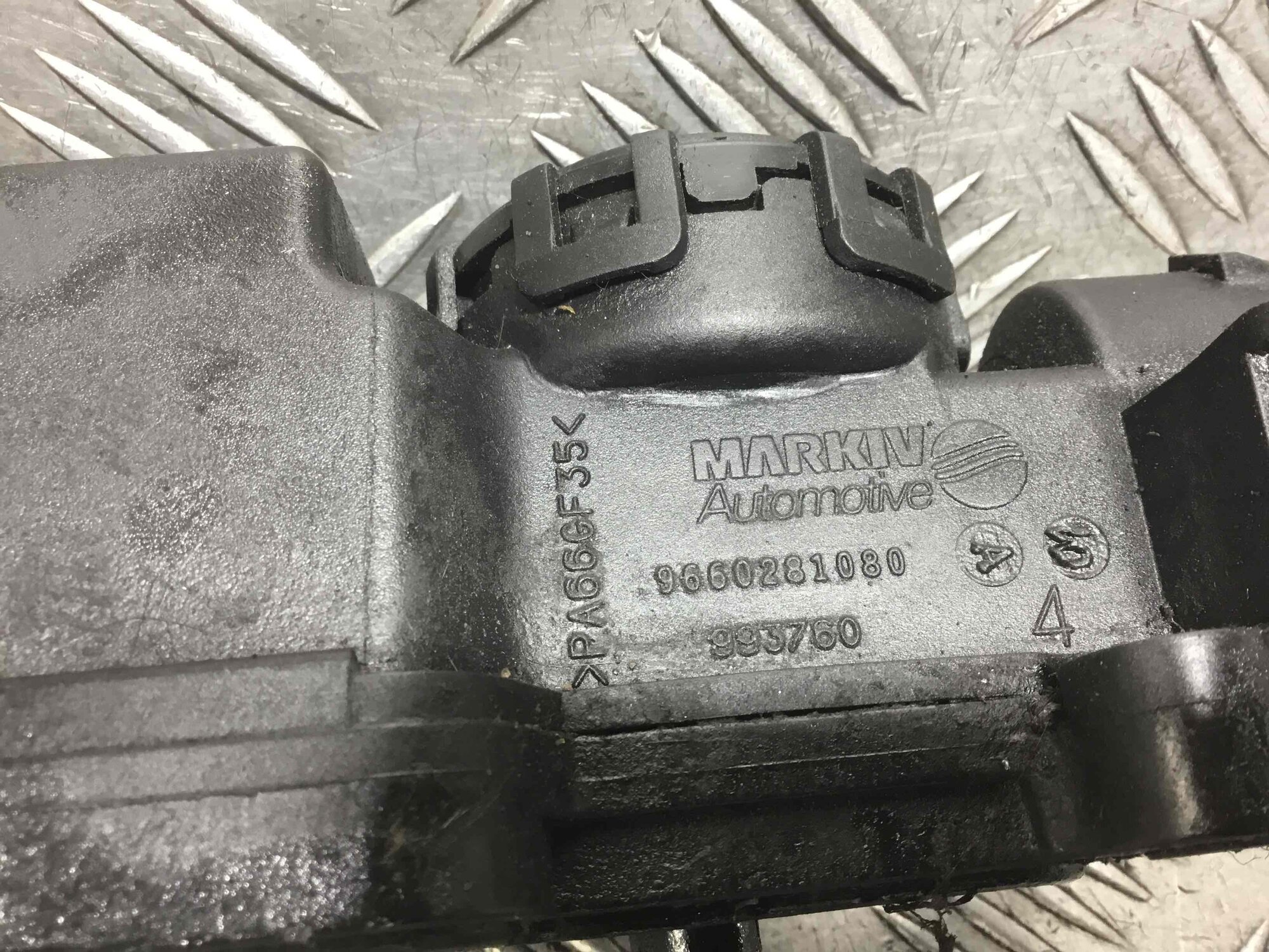 Б/У Клапанная крышка Citroen C4 Picasso C4 Picasso (UD) 2006 - 2013 2009 г.