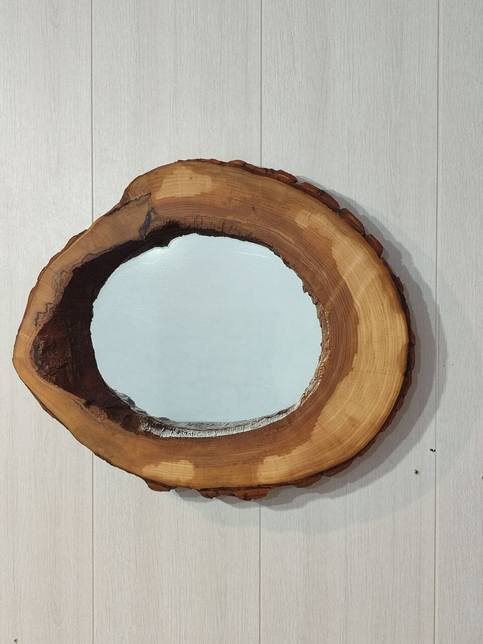 Настенное зеркало из массива натурального карагача 50x41 ART-SLEB