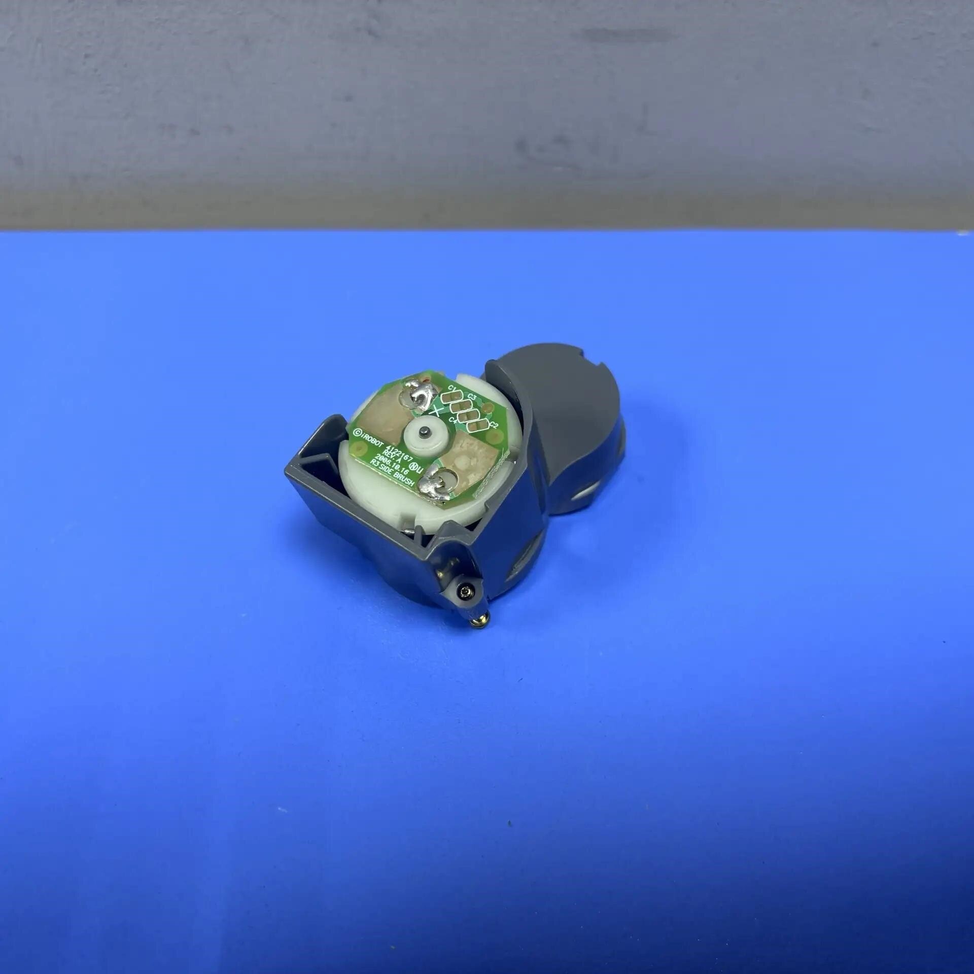 Холдер (мотор щетки) робота-пылесоса iRobot Roomba 698