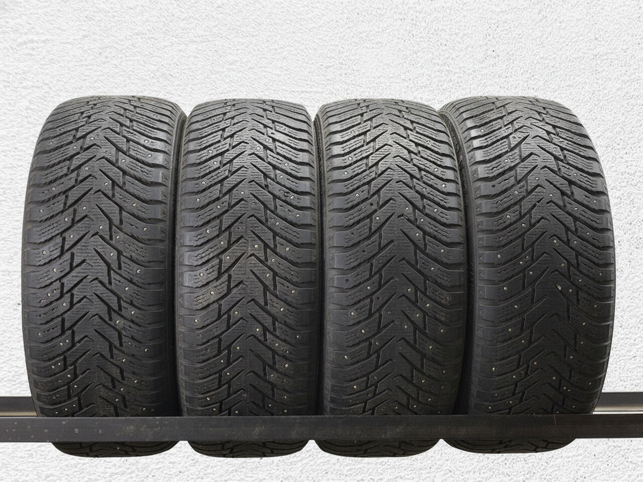 Зимние шины шипованные Nokian Tyres Hakkapeliitta 8 SUV 255/50 R20 25% износ TSB056236