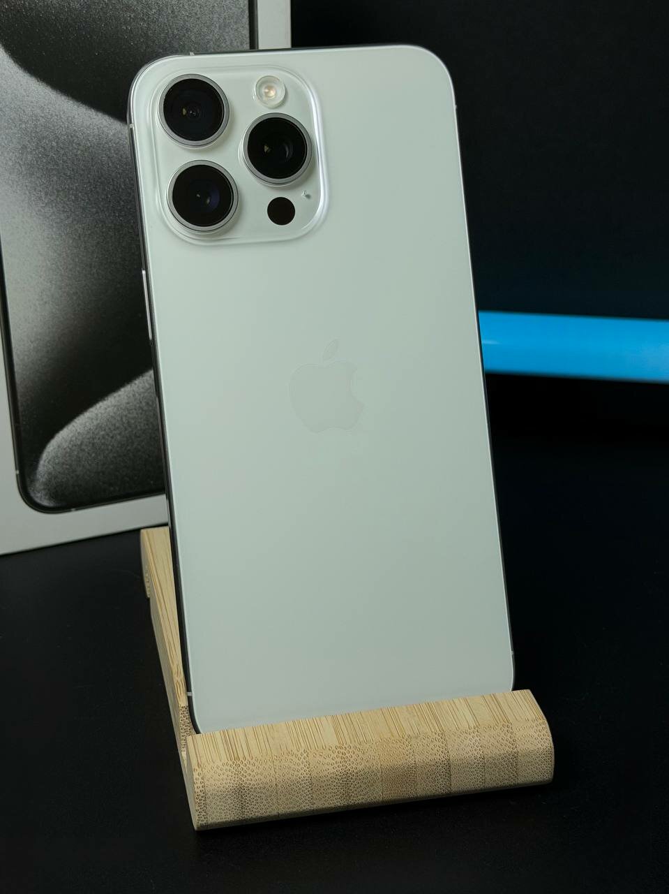 Смартфон Apple iPhone 15 Pro Max, 512 ГБ, nano-SIM + eSIM, белый титан