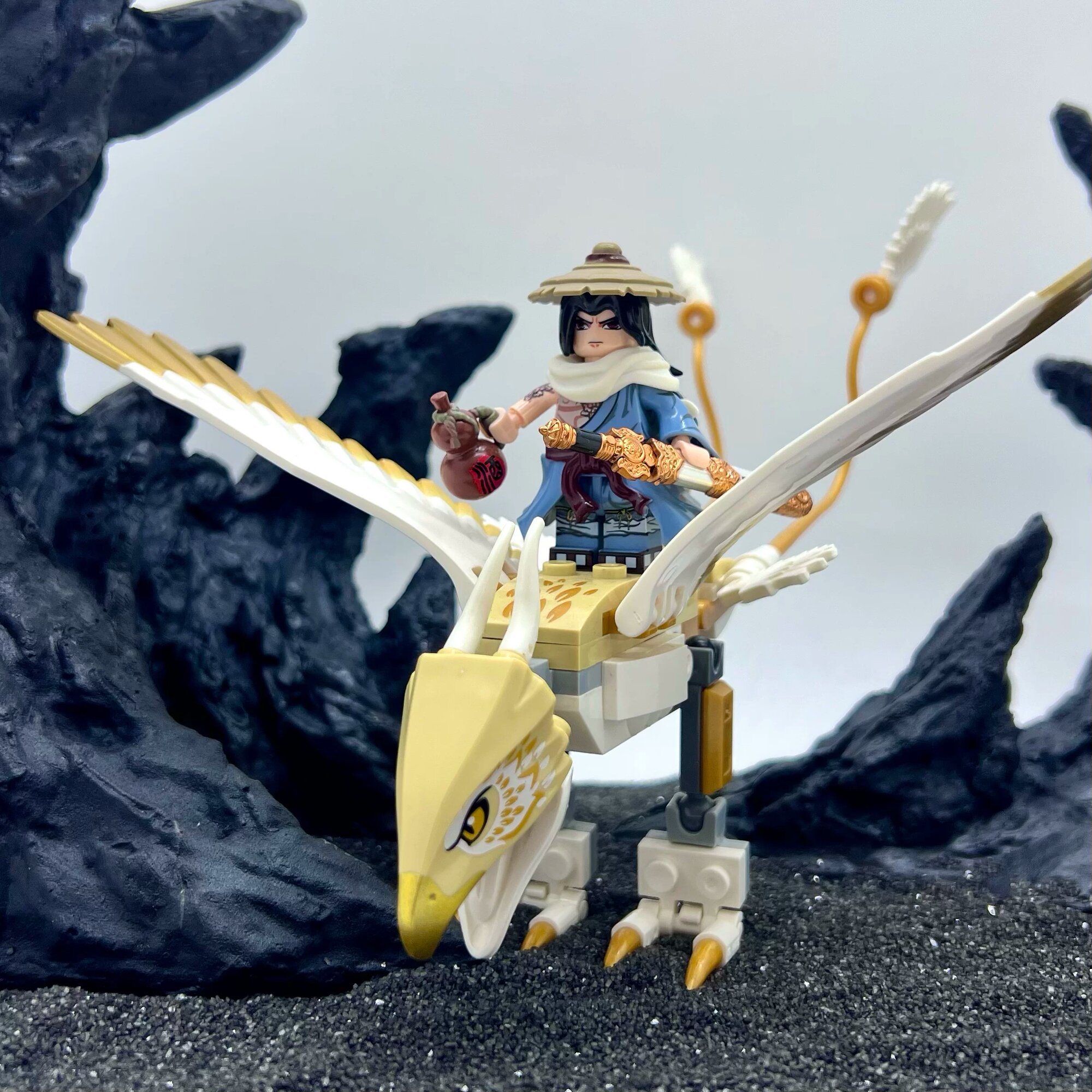 Китайская древняя героическая фигурка MOC: Сяо Яо Кэ с золотым мечом-винным сосудом и громовым птицей, детская игрушка