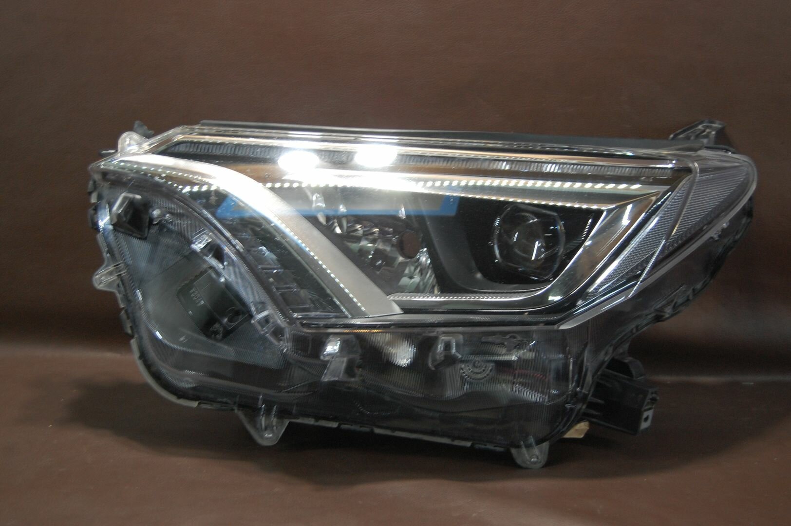 Фара левая (светодиод) для Toyota RAV4 XA40 (2015-19гг) 8118542680