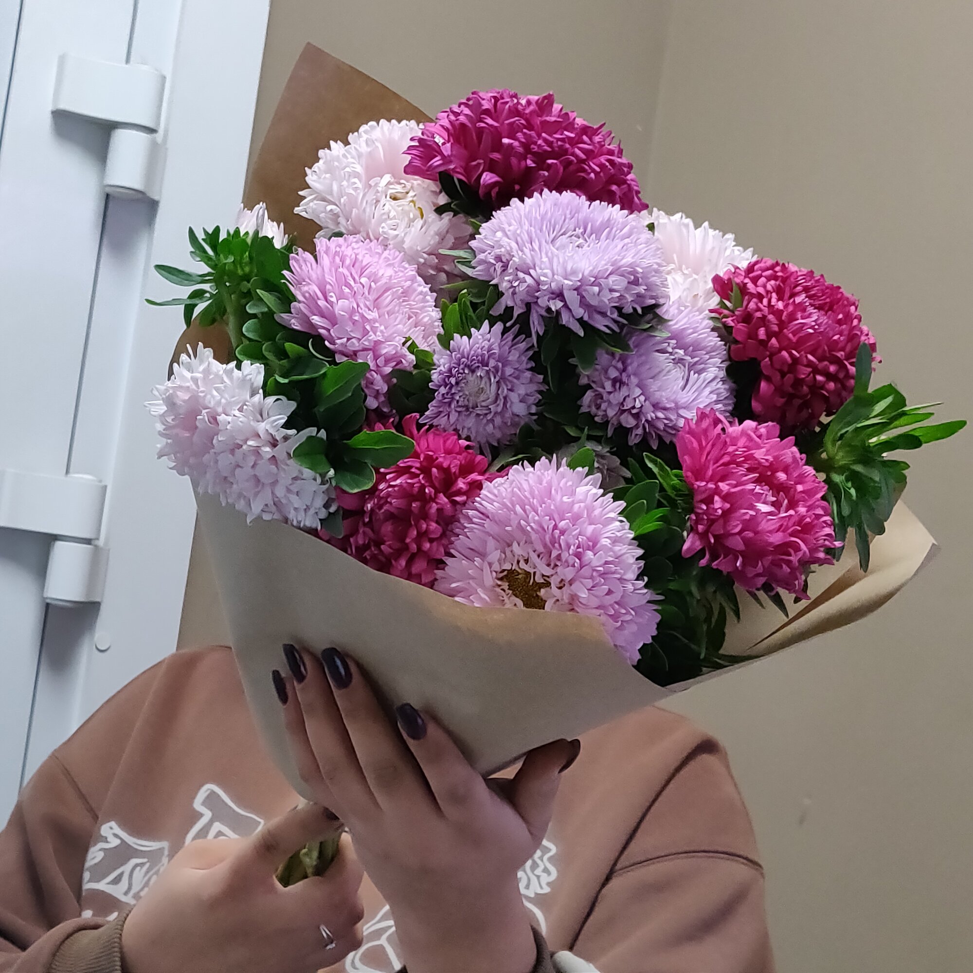 Невероятно нежный яркий букет фермерских астр в Эко упаковке, эффект дофамина
