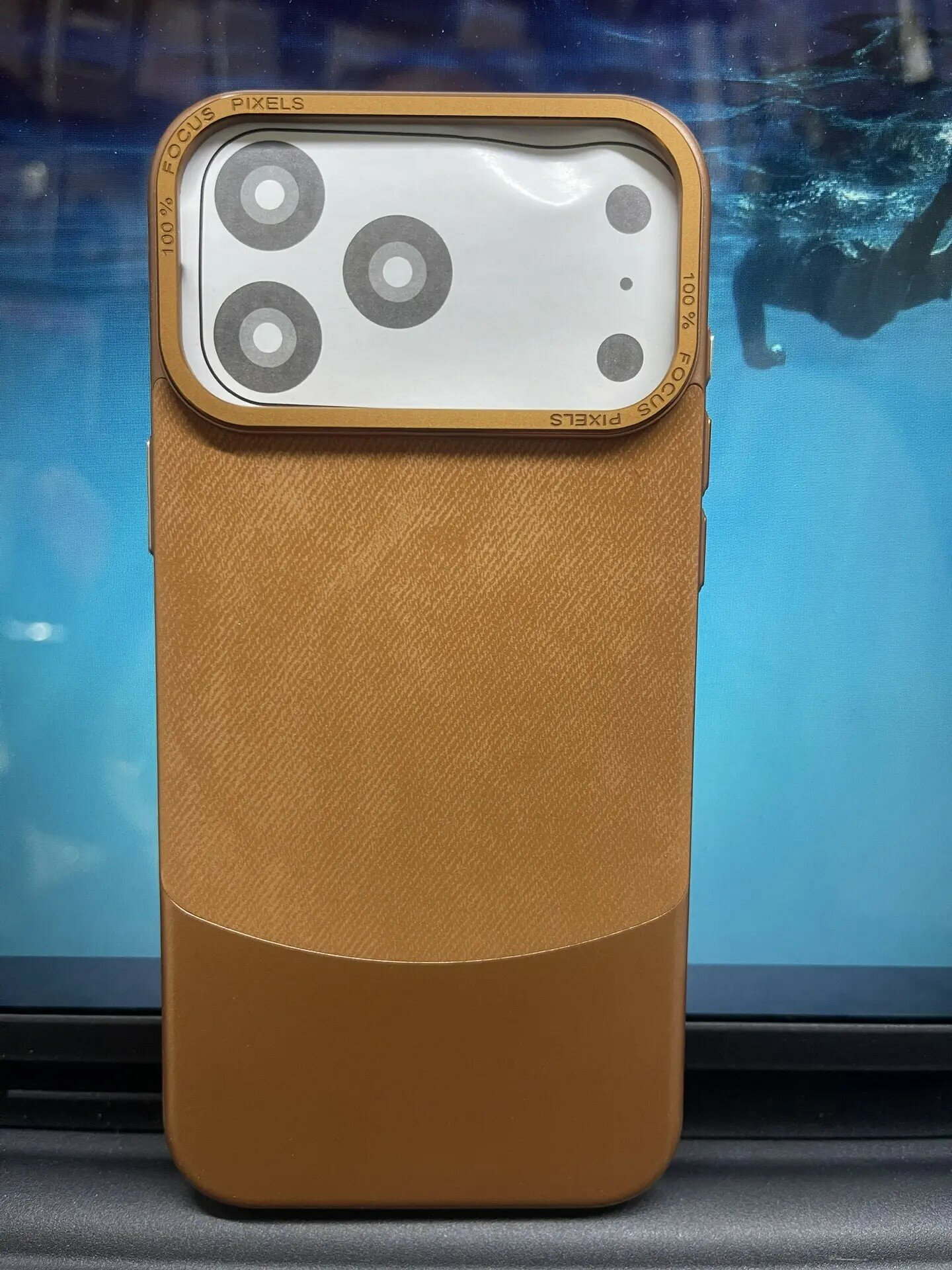 Чехол на iPhone 17 Pro Max пластиковый матерчатый