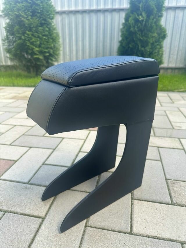 Бар (подлокотник) на Renault Logan