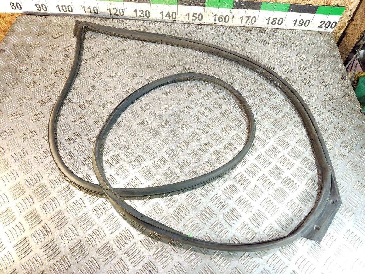Уплотнитель двери передней левой TOYOTA RAV 4 2013-2019 6786242090